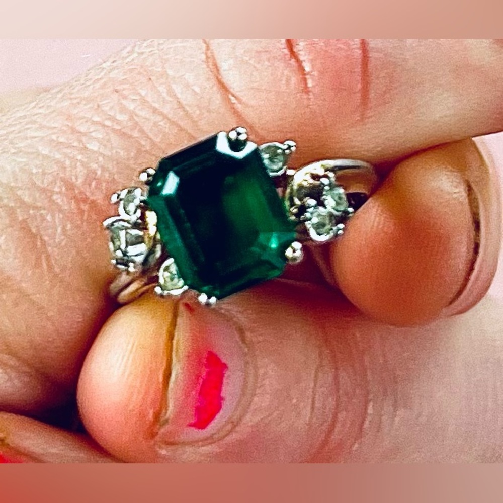 Emerald Stone Gold Ring - Gem